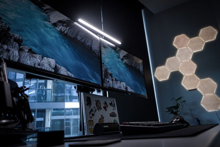 The Perfect Desktop Lighting for your Setup - Minimal Desk Setups