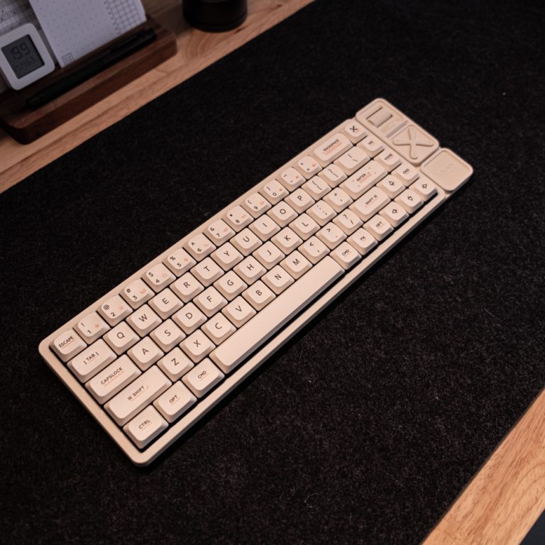 Iqunix Mg65 Pro Minimal Desk Setups